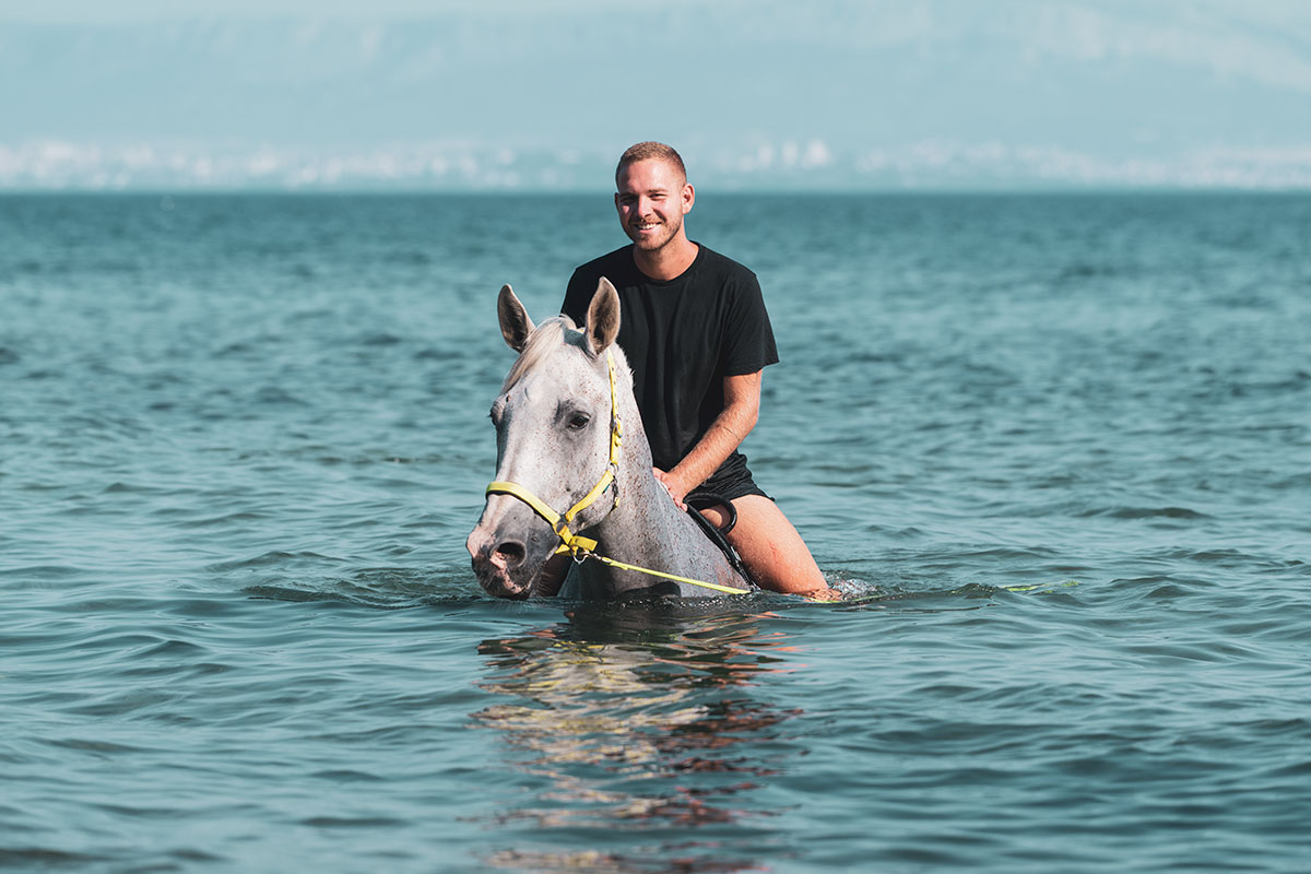 Nezaboravno jahanje konja u moru na otoku Braču - Skitnice.hr